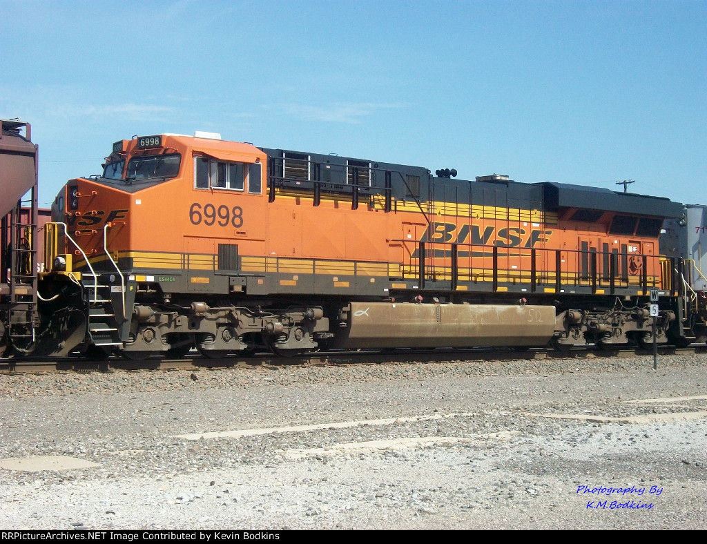 BNSF ES44C4 6998